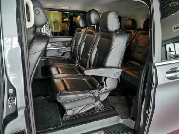 Pelēks Mercedes-Benz V 250 2016 Rīga, ar dzinēja tilpumu 2.20 L un nobraukumu 221 tūkst. km par 29990 €, foto 9 vietnē AUTOMOTO.COM.LV
