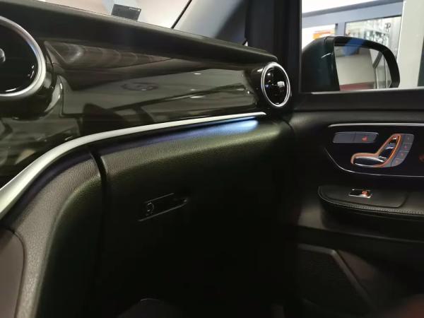 Grey Mercedes-Benz V 250 2016 in Kuldiga, with an engine capacity of 2.20 L and mileage of 221 thousand km for 29990 €, photo 7 on AUTOMOTO.COM.LV