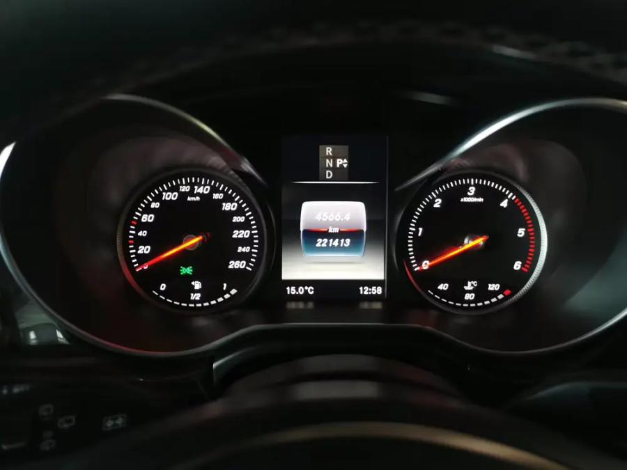 Grey Mercedes-Benz V 250 2016 in Kuldiga, with an engine capacity of 2.20 L and mileage of 221 thousand km for 29990 €, photo 19 on AUTOMOTO.COM.LV