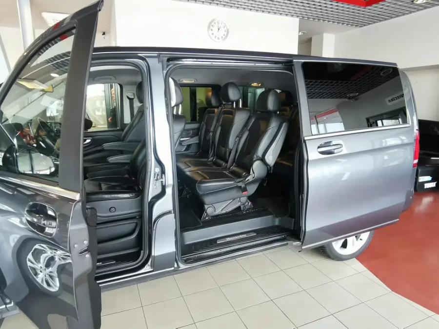 Grey Mercedes-Benz V 250 2016 in Kuldiga, with an engine capacity of 2.20 L and mileage of 221 thousand km for 29990 €, photo 21 on AUTOMOTO.COM.LV