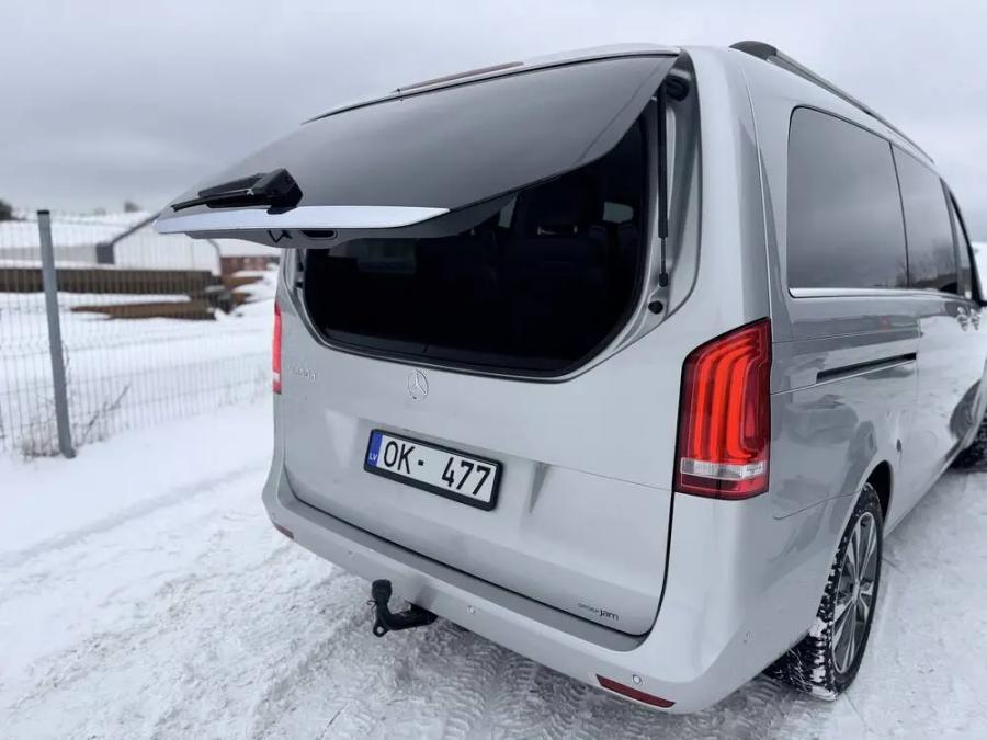 Grey Mercedes-Benz V 250 2016 in Riga, with an engine capacity of 2.10 L and mileage of 243 thousand km for 25995 €, photo 7 on AUTOMOTO.COM.LV