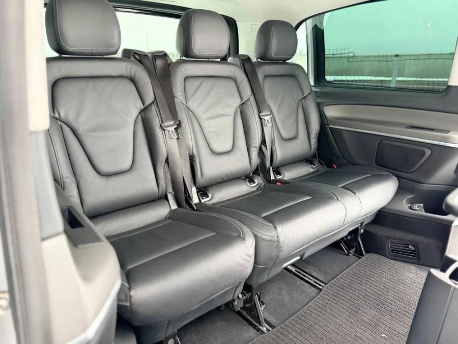 Grey Mercedes-Benz V 250 2016 in Riga, with an engine capacity of 2.10 L and mileage of 243 thousand km for 25995 €, photo 8 on AUTOMOTO.COM.LV
