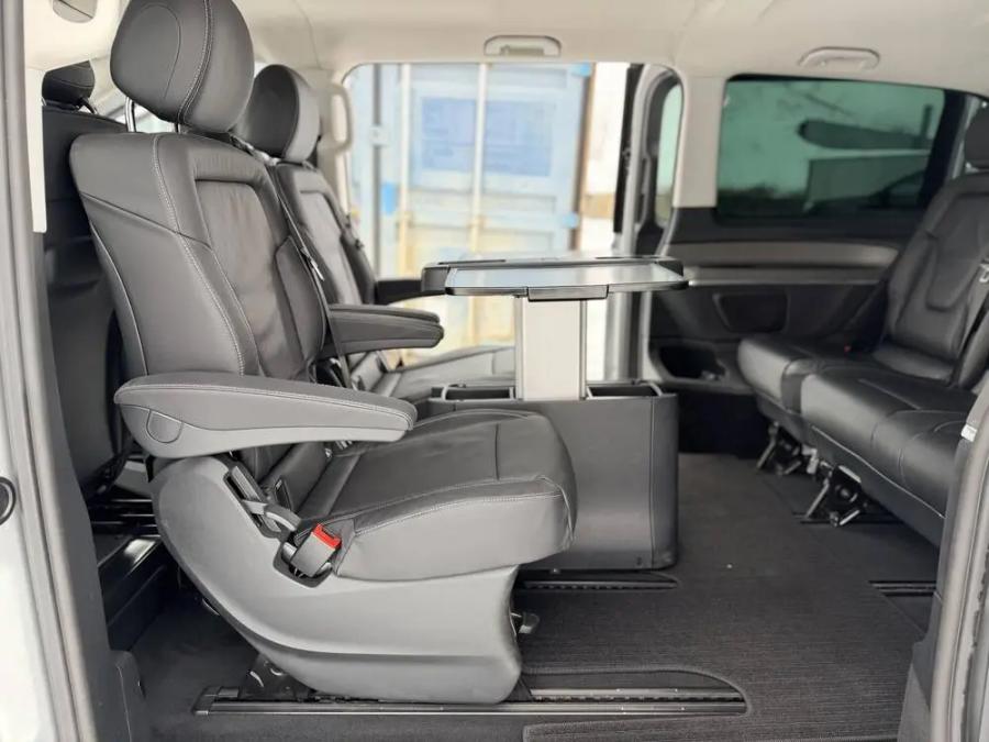 Grey Mercedes-Benz V 250 2016 in Riga, with an engine capacity of 2.10 L and mileage of 243 thousand km for 25995 €, photo 12 on AUTOMOTO.COM.LV