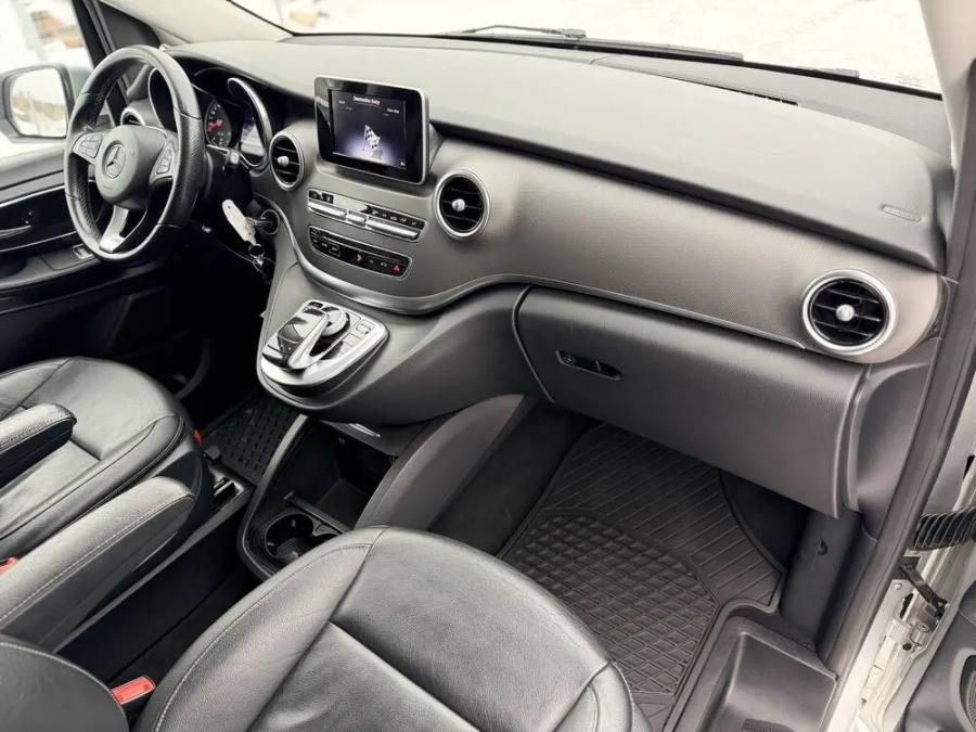 Grey Mercedes-Benz V 250 2016 in Riga, with an engine capacity of 2.10 L and mileage of 243 thousand km for 25995 €, photo 16 on AUTOMOTO.COM.LV