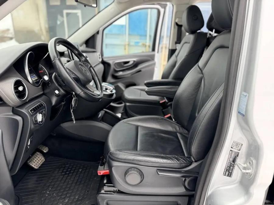 Grey Mercedes-Benz V 250 2016 in Riga, with an engine capacity of 2.10 L and mileage of 243 thousand km for 25995 €, photo 17 on AUTOMOTO.COM.LV