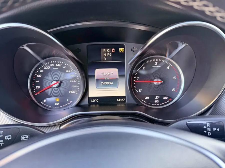 Grey Mercedes-Benz V 250 2016 in Riga, with an engine capacity of 2.10 L and mileage of 243 thousand km for 25995 €, photo 19 on AUTOMOTO.COM.LV