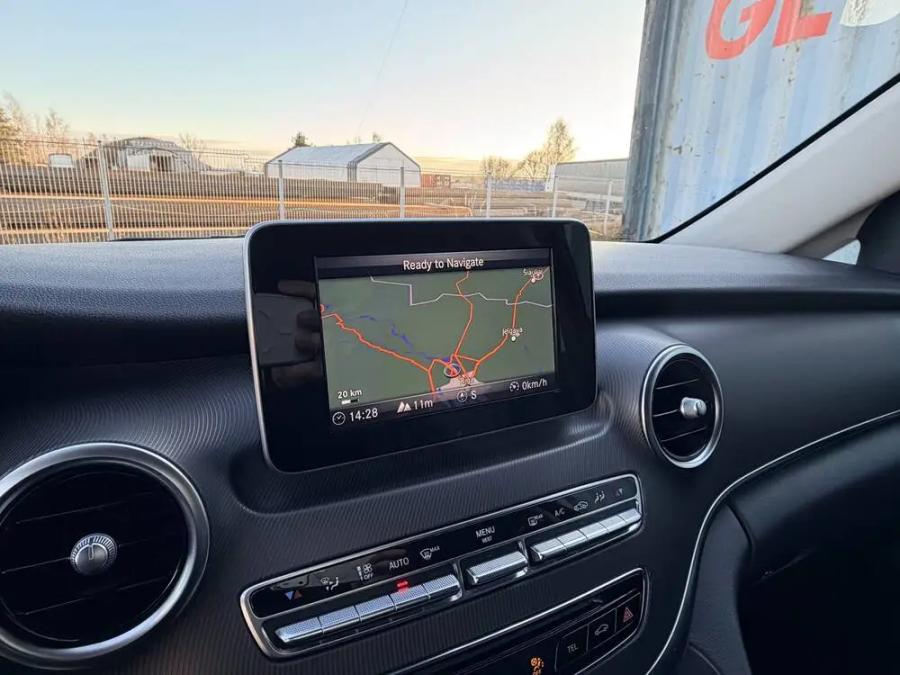 Grey Mercedes-Benz V 250 2016 in Riga, with an engine capacity of 2.10 L and mileage of 243 thousand km for 25995 €, photo 21 on AUTOMOTO.COM.LV