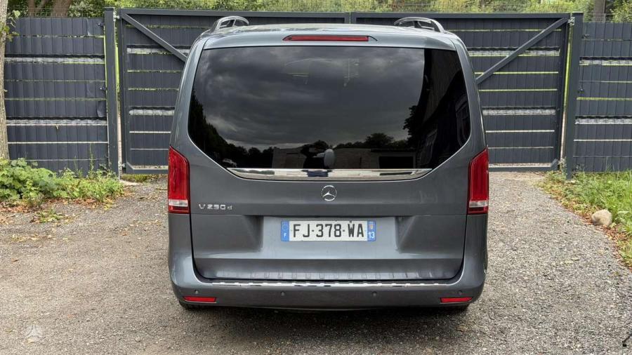 Grey Mercedes-Benz V 250 2019 in Jonava, with an engine capacity of 1.95 L and mileage of 270 thousand km for 18500 €, photo 3 on AUTOMOTO.COM.LV