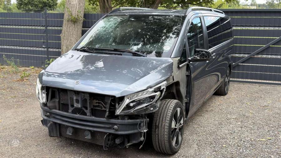 Grey Mercedes-Benz V 250 2019 in Jonava, with an engine capacity of 1.95 L and mileage of 270 thousand km for 18500 €, photo 16 on AUTOMOTO.COM.LV