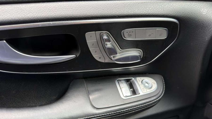 Grey Mercedes-Benz V 250 2019 in Jonava, with an engine capacity of 1.95 L and mileage of 270 thousand km for 18500 €, photo 27 on AUTOMOTO.COM.LV