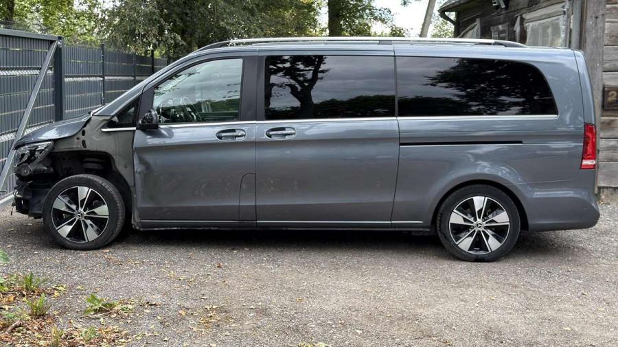 Grey Mercedes-Benz V 250 2019 in Jonava, with an engine capacity of 1.95 L and mileage of 270 thousand km for 17500 €, photo 6 on AUTOMOTO.COM.LV