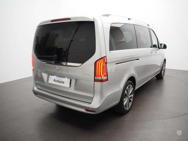 Pelēks Mercedes-Benz V 250 2022 Viļņa, ar dzinēja tilpumu 0.00 L un nobraukumu 126 tūkst. km par 48500 €, foto 4 vietnē AUTOMOTO.COM.LV