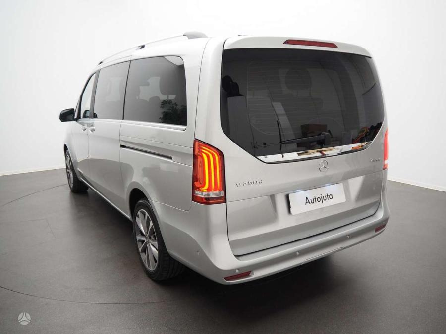 Pelēks Mercedes-Benz V 250 2022 Viļņa, ar dzinēja tilpumu 0.00 L un nobraukumu 126 tūkst. km par 48500 €, foto 7 vietnē AUTOMOTO.COM.LV
