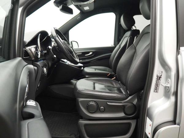 Pelēks Mercedes-Benz V 250 2022 Viļņa, ar dzinēja tilpumu 0.00 L un nobraukumu 126 tūkst. km par 48500 €, foto 8 vietnē AUTOMOTO.COM.LV