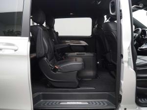 Pelēks Mercedes-Benz V 250 2022 Viļņa, ar dzinēja tilpumu 0.00 L un nobraukumu 126 tūkst. km par 48500 €, foto 20 vietnē AUTOMOTO.COM.LV
