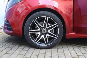 Sarkans Mercedes-Benz V 250 2023 Rīga, ar dzinēja tilpumu 2.00 L un nobraukumu 13 tūkst. km par 55990 €, foto 32 vietnē AUTOMOTO.COM.LV