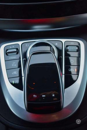 Sarkans Mercedes-Benz V 250 2018 Marijampole, ar dzinēja tilpumu 2.14 L un nobraukumu 88 tūkst. km par 39950 €, foto 29 vietnē AUTOMOTO.COM.LV