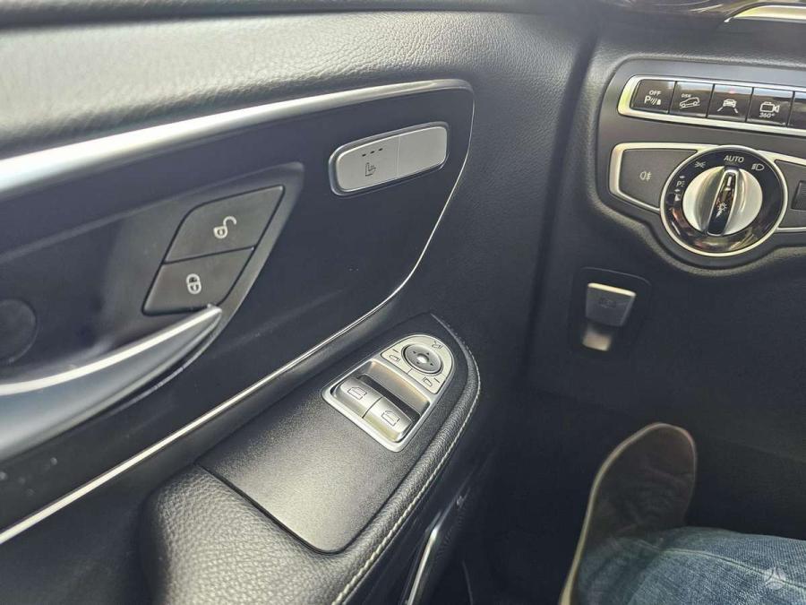 White Mercedes-Benz V 250 2016 in Marijampole, with an engine capacity of 2.14 L and mileage of 240 thousand km for 28900 €, photo 19 on AUTOMOTO.COM.LV