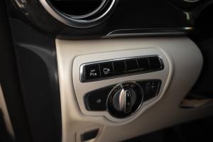 Balts Mercedes-Benz V 250 2015 Rīga, ar dzinēja tilpumu 2.20 L un nobraukumu 196 tūkst. km par 29490 €, foto 18 vietnē AUTOMOTO.COM.LV