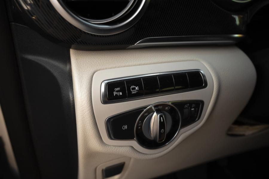 Balts Mercedes-Benz V 250 2015 Rīga, ar dzinēja tilpumu 2.20 L un nobraukumu 196 tūkst. km par 29490 €, foto 18 vietnē AUTOMOTO.COM.LV