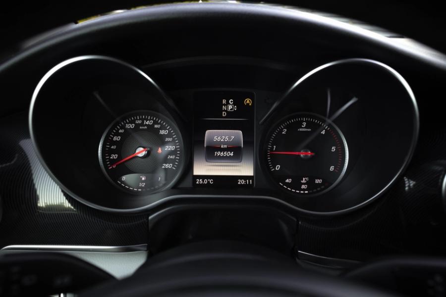 Balts Mercedes-Benz V 250 2015 Rīga, ar dzinēja tilpumu 2.20 L un nobraukumu 196 tūkst. km par 29490 €, foto 24 vietnē AUTOMOTO.COM.LV