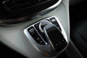 Balts Mercedes-Benz V 250 2015 Rīga, ar dzinēja tilpumu 2.20 L un nobraukumu 196 tūkst. km par 29490 €, foto 25 vietnē AUTOMOTO.COM.LV