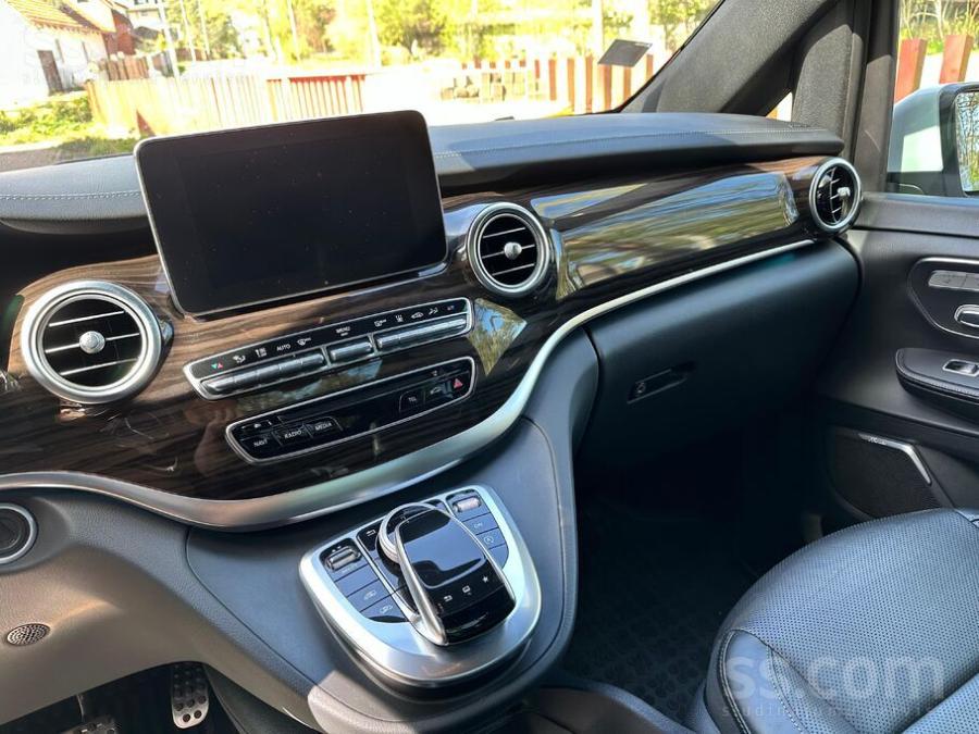White Mercedes-Benz V 250 2017 in Riga, with an engine capacity of 2.20 L and mileage of 225 thousand km for 39000 €, photo 4 on AUTOMOTO.COM.LV