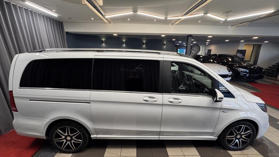 White Mercedes-Benz V 250 2016 in Riga, with an engine capacity of 2.20 L and mileage of 268 thousand km for 29990 €, photo 4 on AUTOMOTO.COM.LV