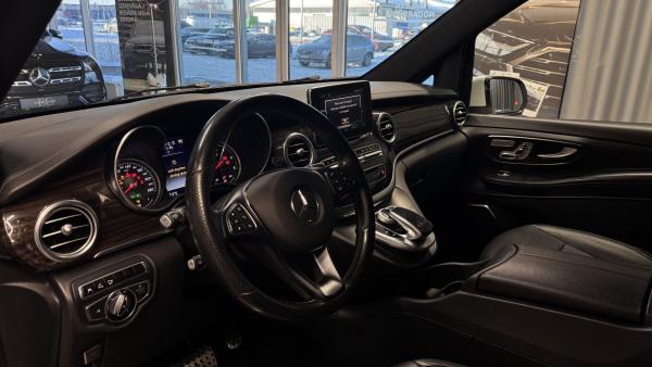 Balts Mercedes-Benz V 250 2016 Rīga, ar dzinēja tilpumu 2.20 L un nobraukumu 268 tūkst. km par 29990 €, foto 7 vietnē AUTOMOTO.COM.LV