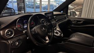 White Mercedes-Benz V 250 2016 in Riga, with an engine capacity of 2.20 L and mileage of 268 thousand km for 29990 €, photo 8 on AUTOMOTO.COM.LV