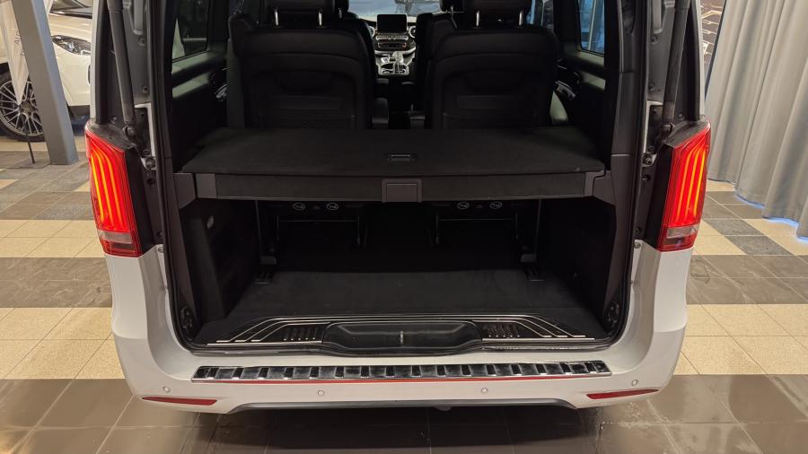 White Mercedes-Benz V 250 2016 in Riga, with an engine capacity of 2.20 L and mileage of 268 thousand km for 29990 €, photo 14 on AUTOMOTO.COM.LV