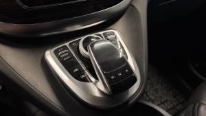 White Mercedes-Benz V 250 2016 in Riga, with an engine capacity of 2.20 L and mileage of 268 thousand km for 29990 €, photo 17 on AUTOMOTO.COM.LV