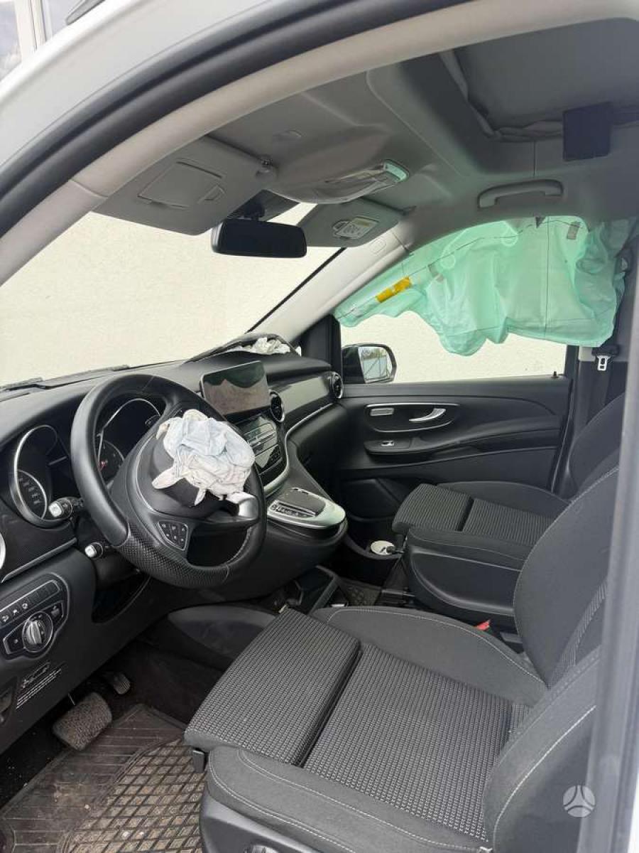 White Mercedes-Benz V 250 2023 in Panevezys, with an engine capacity of 1.95 L and mileage of 31 thousand km for 41500 €, photo 5 on AUTOMOTO.COM.LV