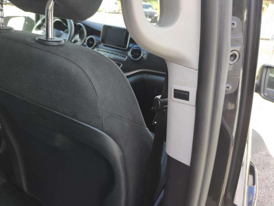 Black Mercedes-Benz V 300 2020 in Klaipeda, with an engine capacity of 1.95 L and mileage of 480 thousand km for 29900 €, photo 6 on AUTOMOTO.COM.LV