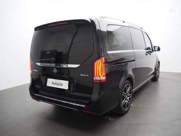 Black Mercedes-Benz V 300 2020 in Vilnius, with an engine capacity of 1.95 L and mileage of 147 thousand km for 53500 €, photo 4 on AUTOMOTO.COM.LV