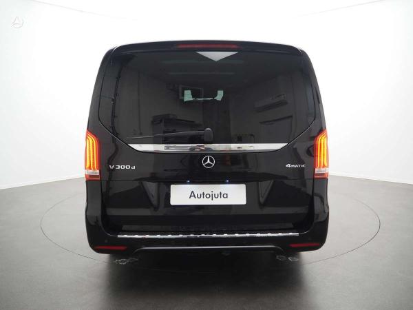 Black Mercedes-Benz V 300 2020 in Vilnius, with an engine capacity of 1.95 L and mileage of 147 thousand km for 53500 €, photo 5 on AUTOMOTO.COM.LV
