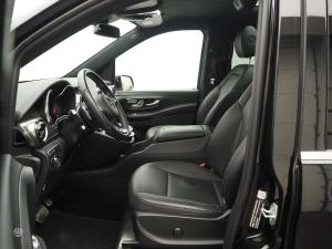 Black Mercedes-Benz V 300 2020 in Vilnius, with an engine capacity of 1.95 L and mileage of 147 thousand km for 53500 €, photo 9 on AUTOMOTO.COM.LV