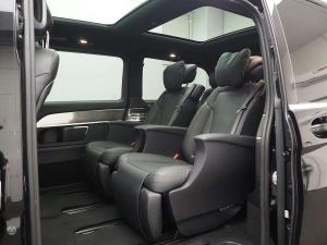 Black Mercedes-Benz V 300 2020 in Vilnius, with an engine capacity of 1.95 L and mileage of 147 thousand km for 53500 €, photo 14 on AUTOMOTO.COM.LV