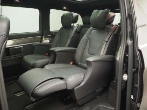 Black Mercedes-Benz V 300 2020 in Vilnius, with an engine capacity of 1.95 L and mileage of 147 thousand km for 53500 €, photo 15 on AUTOMOTO.COM.LV
