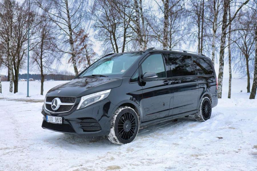 Black Mercedes-Benz V 300 2022 in Kedainiai, with an engine capacity of 1.95 L and mileage of 125 thousand km for 62200 €, photo 5 on AUTOMOTO.COM.LV