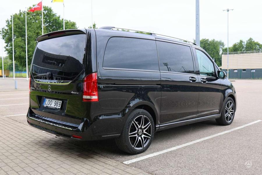 Black Mercedes-Benz V 300 2022 in Kedainiai, with an engine capacity of 1.95 L and mileage of 128 thousand km for 59000 €, photo 3 on AUTOMOTO.COM.LV