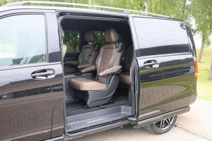 Black Mercedes-Benz V 300 2022 in Kedainiai, with an engine capacity of 1.95 L and mileage of 128 thousand km for 59000 €, photo 7 on AUTOMOTO.COM.LV