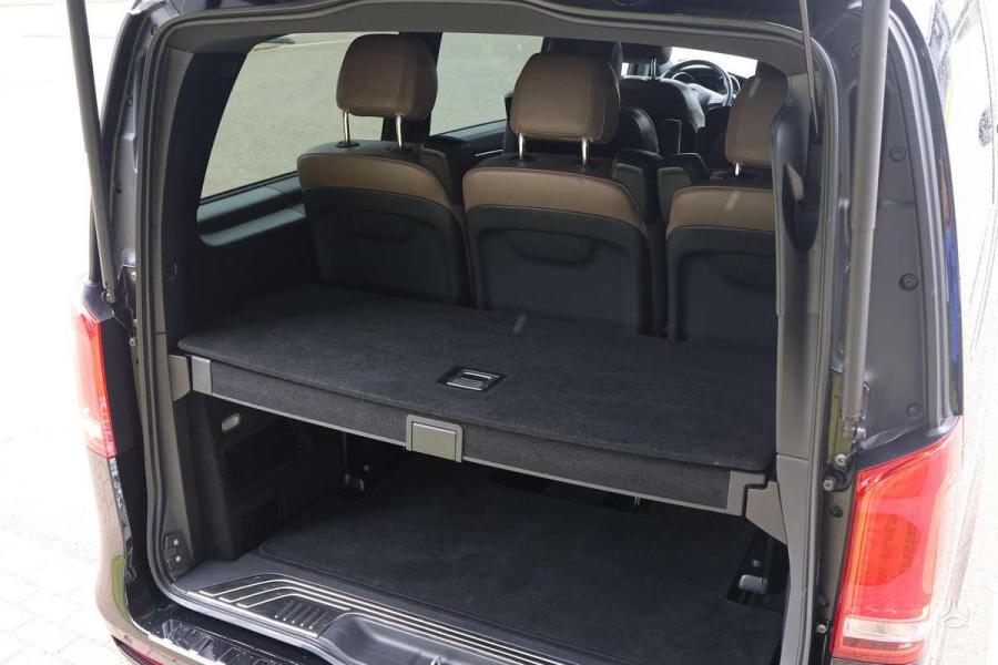 Black Mercedes-Benz V 300 2022 in Kedainiai, with an engine capacity of 1.95 L and mileage of 128 thousand km for 59000 €, photo 16 on AUTOMOTO.COM.LV