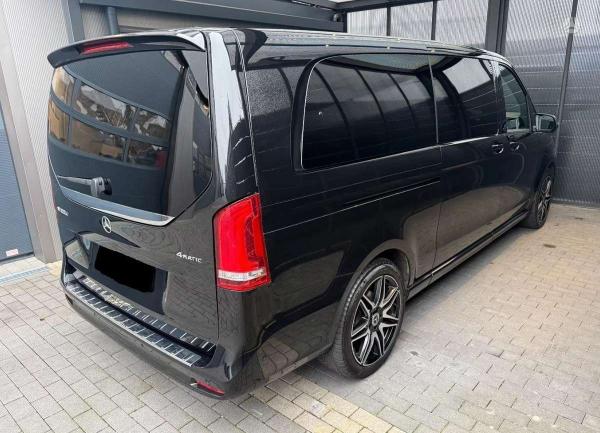 Black Mercedes-Benz V 300 2023 in Vilnius, with an engine capacity of 1.95 L and mileage of 98 thousand km for 64750 €, photo 9 on AUTOMOTO.COM.LV