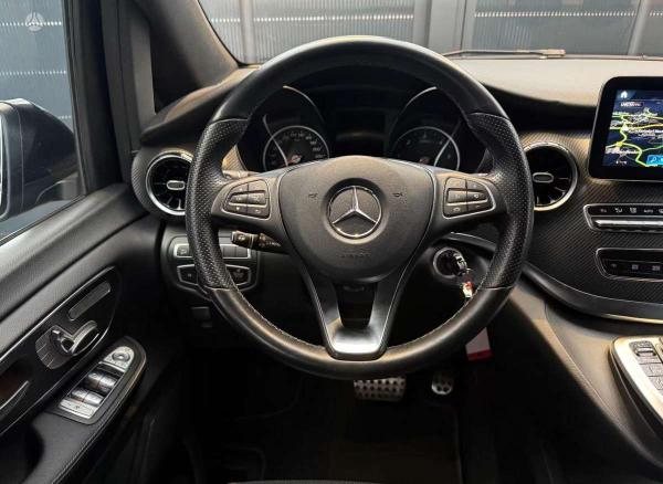 Black Mercedes-Benz V 300 2023 in Vilnius, with an engine capacity of 1.95 L and mileage of 98 thousand km for 64750 €, photo 10 on AUTOMOTO.COM.LV