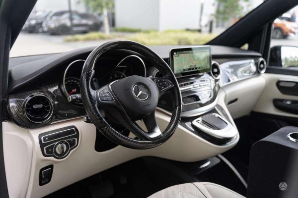 Melns Mercedes-Benz V 300 2023 Viļņa, ar dzinēja tilpumu 1.95 L un nobraukumu 81 tūkst. km par 85000 €, foto 9 vietnē AUTOMOTO.COM.LV