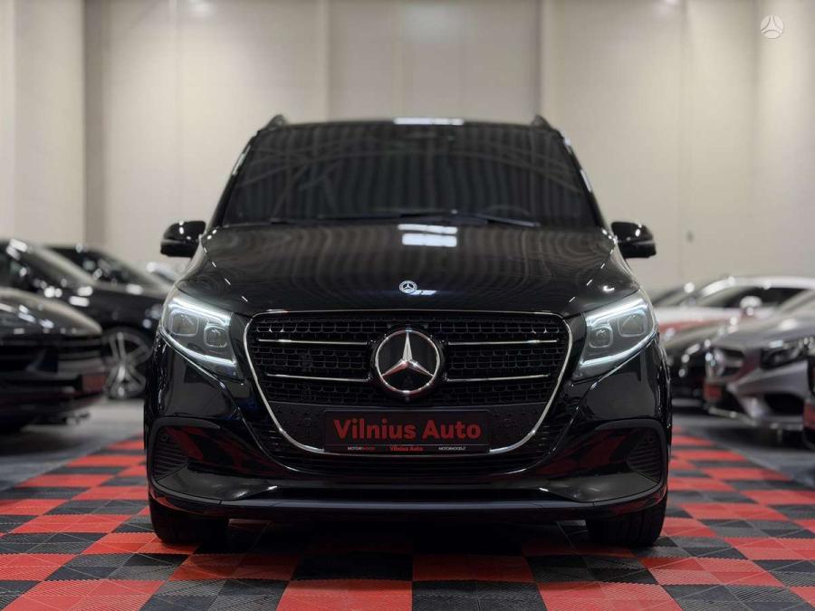 Melns Mercedes-Benz V 300 2024 Viļņa, ar dzinēja tilpumu 1.95 L un nobraukumu 30 tūkst. km par 79900 €, foto 3 vietnē AUTOMOTO.COM.LV