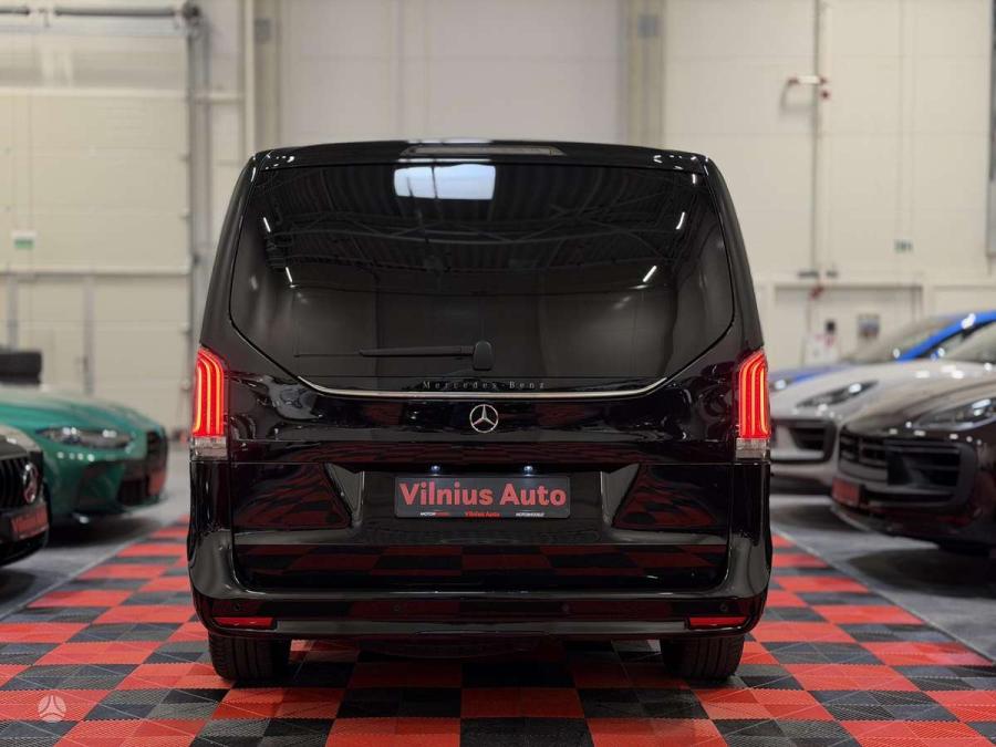 Melns Mercedes-Benz V 300 2024 Viļņa, ar dzinēja tilpumu 1.95 L un nobraukumu 30 tūkst. km par 79900 €, foto 6 vietnē AUTOMOTO.COM.LV