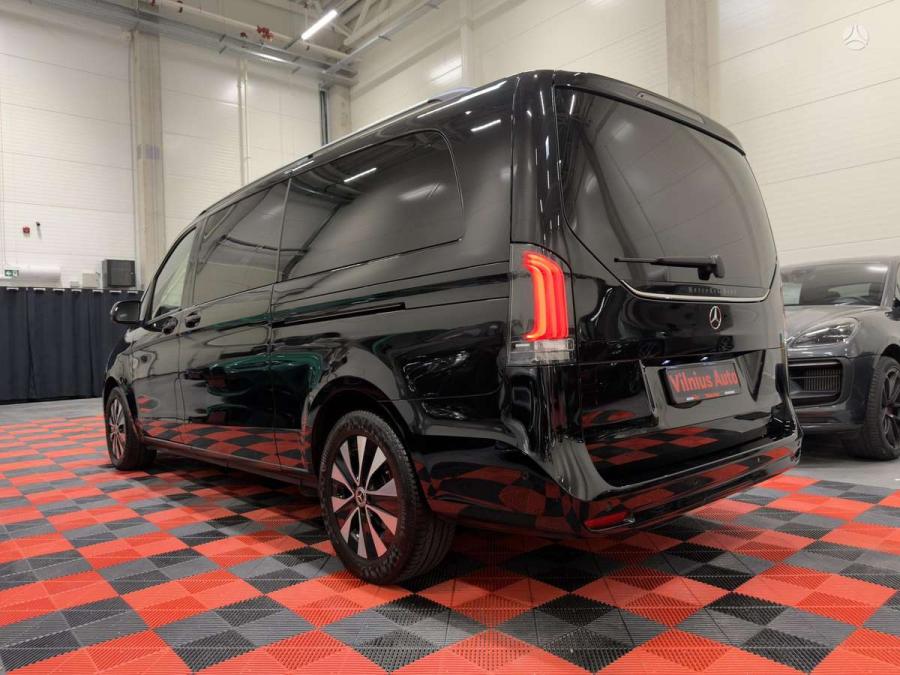 Melns Mercedes-Benz V 300 2024 Viļņa, ar dzinēja tilpumu 1.95 L un nobraukumu 30 tūkst. km par 79900 €, foto 7 vietnē AUTOMOTO.COM.LV