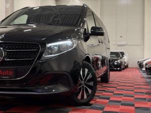 Melns Mercedes-Benz V 300 2024 Viļņa, ar dzinēja tilpumu 1.95 L un nobraukumu 30 tūkst. km par 79900 €, foto 8 vietnē AUTOMOTO.COM.LV